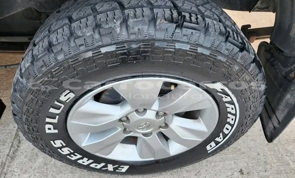 Buy used toyota hilux white car in dulce nombre in copan - honduras ...