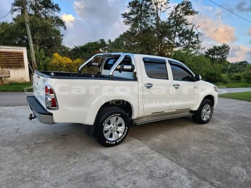 Buy used toyota hilux white car in dulce nombre in copan - honduras ...